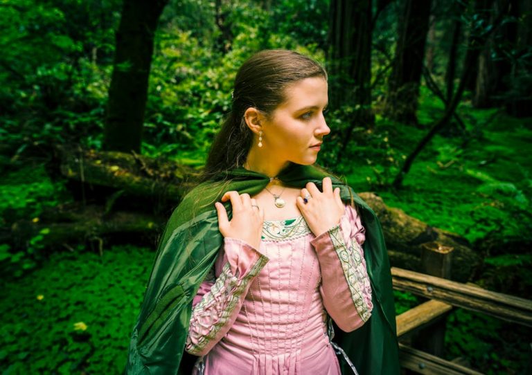 How to look like royalty today